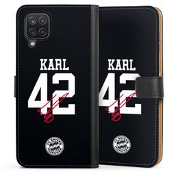 DeinDesign Galaxy A12 Handy Klapph&uuml;lle Handyh&uuml;lle aus Kunst Leder schwarz Flip Case Merchandise Lennart Karl Fc Bayern M&uuml;nchen Sideflip mit langer Lasche