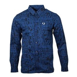 Fred Perry - Lang&auml;rmliges Hemd mit Allover-Logo in schattiertem Kobaltblau
