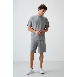 Oversized T-Shirt und Shorts Set