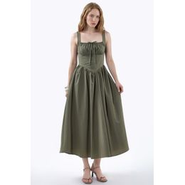 Midi-Kleid mit quadratischem Kragen und Knopfdetails