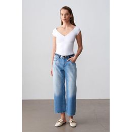 H&uuml;fttaschenweite Weite Capri-Jeans