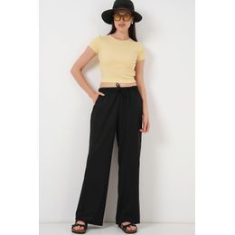 Weite legere Hose mit Kordelzug