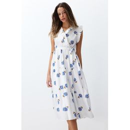Trendyol Kleid in Wei&szlig;/ Blau - 58% | Gr&ouml;&szlig;e 38 | Damen-kleider