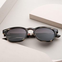 Holzkern Sonnenbrille The Comedian (Leadwood/Khaki Dust)