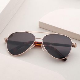 Holzkern Sonnenbrille The Badass I (Walnuss/Mattgold)