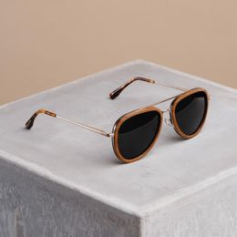 Holzkern Sonnenbrille The Honorable (Teak/Mattgold)