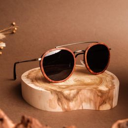 Holzkern Sonnenbrille The Enchanting (Walnuss/Antiksilber)