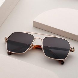 Holzkern Sonnenbrille The Professor I (Padouk/Mattgold)