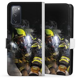 DeinDesign Galaxy S20 FE 5G Handy Klapph&uuml;lle Handyh&uuml;lle aus Kunst Leder wei&szlig; Flip Case Fire Fire Fighter Fire Fighters Sideflip mit Lasche
