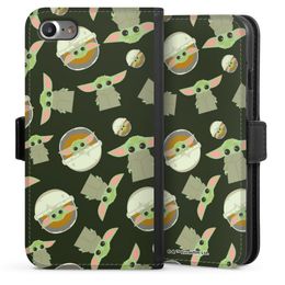 DeinDesign iPhone 8 Handy Klapph&uuml;lle Handyh&uuml;lle aus Kunst Leder schwarz Flip Case Official Licensed Product Baby Yoda Star Wars Muster Sideflip mit Lasche