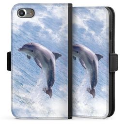 DeinDesign iPhone SE (2022) Handy Klapph&uuml;lle Handyh&uuml;lle aus Kunst Leder schwarz Flip Case Dolphin Wale Ocean Sideflip mit Lasche