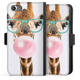 DeinDesign iPhone SE (2022) Handy Klapph&uuml;lle Handyh&uuml;lle aus Kunst Leder schwarz Flip Case Giraffe Animals Glasses Sideflip mit Lasche