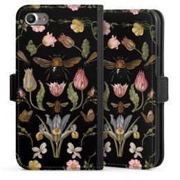 DeinDesign iPhone SE (2022) Handy Klapph&uuml;lle Handyh&uuml;lle aus Kunst Leder schwarz Flip Case Bee Blossom Flower Wreath Sideflip mit Lasche