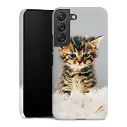 DeinDesign Galaxy S22 Handy Premium Case Smartphone Handyh&uuml;lle Schutzh&uuml;lle gl&auml;nzend Cat Pet Feather Premium Case