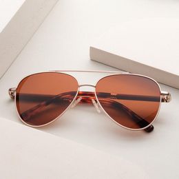 Holzkern Sonnenbrille The Badass II (Walnuss/Mattgold)