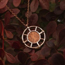 Holzkern Amulett Halskette Damen Ros&eacute; und Koa