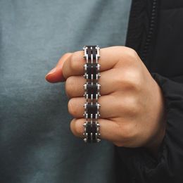 Holzkern Damen & Herren Armband Adagio Ahornholz & Edelstahl in Silber Gr&ouml;&szlig;enverstellbar