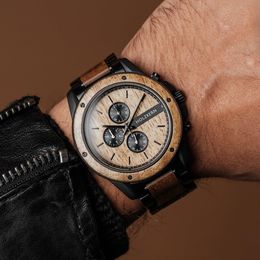 Herrenuhr Galahad, Chronograph, Marmor Holz & Schwarzer Edelstahl von Holzkern