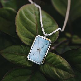 Holzkern Aquarell Halskette Damen Silber und Blaues Perlmutt