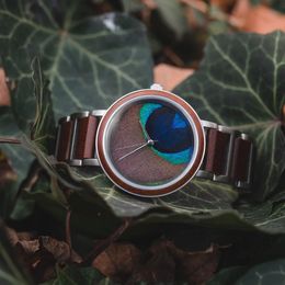 Holzkern Holzuhr Der Tutor (Koa/Pfauenfeder), Unisex, Naturholz