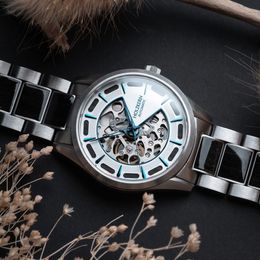 Skeleton Herrenuhr Whitecourt mit Automatikuhrwerk, in silbernem Edelstahl, Holzkern