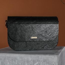Holzkern Handtasche Uniqase Iveya Schwarzer Schiefer Umh&auml;ngetasche