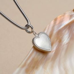 Holzkern Amorance Halskette Damen Silber und Perlmutt