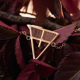 Holzkern Chiaroscuro Armband Damen Gold und Walnuss
