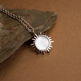 Holzkern Shade Halskette Damen Silber und Wei&szlig;es Perlmutt
