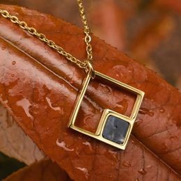 Holzkern Geometric Halskette Damen Gold und Marmor
