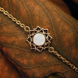 Holzkern Composition Armband Damen Gold und Wei&szlig;es Perlmutt
