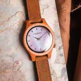 Damenuhr Cinque Terre, Modisches Rosa Perlmutt, Echtleder Armband, Perfekte Geschenkidee