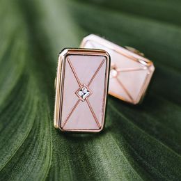 Holzkern Aquarell Ohrringe Damen Ros&eacute; und Perlmutt
