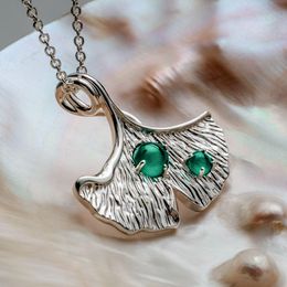 Holzkern Chalice Halskette Damen Silber und Chalcedon