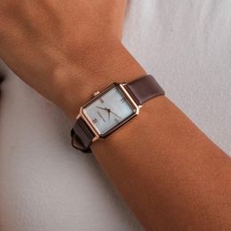 Elegante Damenuhr Excellencia in Ros&eacute;gold, Blaues Perlmutt, Echtlerderarmband, von Holzkern