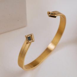 Holzkern Awakening Cuff Damen Gold und Marmor
