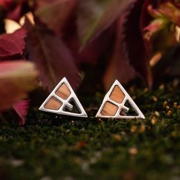 Holzkern Chiaroscuro Ohrringe Damen Silber und Olive