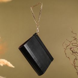 Holzkern Handtasche Uniqase Chinira VEGAN Schwarzer Ahorn Clutch