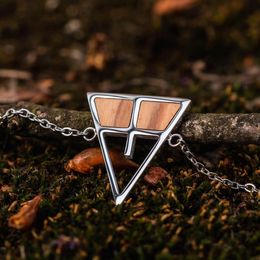 &Auml;sthetische Silber Damen Armband Kette mit Dreieck Design aus Oliven Holz