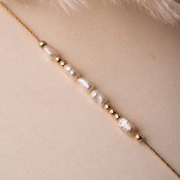 Holzkern Lovesign Armband Damen Gold und Perle