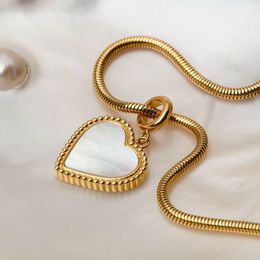 Holzkern Amorance Halskette Damen Gold und Perlmutt