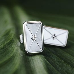Holzkern Aquarell Ohrringe Damen Silber und Wei&szlig;es Perlmutt