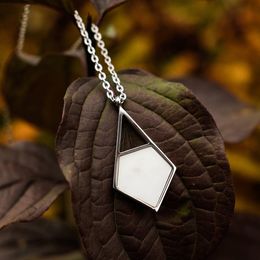 Holzkern Mandala Halskette Damen Silber und Marmor