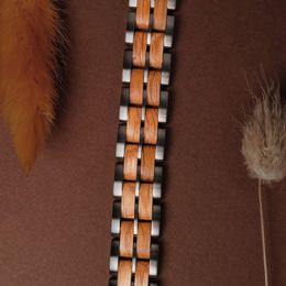 Holzkern Damen & Herren Armband Kanon Eichenholz & Edelstahl in Grau Gr&ouml;&szlig;enverstellbar