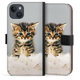 DeinDesign iPhone 14 Plus Handy Klapph&uuml;lle Handyh&uuml;lle aus Kunst Leder schwarz Flip Case Cat Pet Feather Sideflip mit langer Lasche