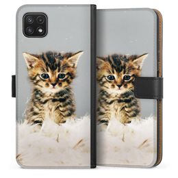 DeinDesign Galaxy A22 5G Handy Klapph&uuml;lle Handyh&uuml;lle aus Kunst Leder schwarz Flip Case Cat Pet Feather Sideflip mit langer Lasche