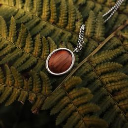 Holzkern Mirror Halskette Damen Silber und Koa