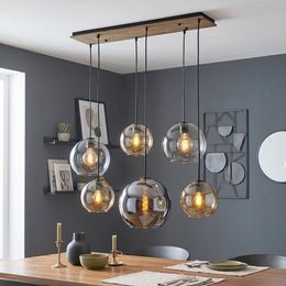 hofstein Koyoto Balken-Pendelleuchte mit mehrfarbigen Glaskugeln &oslash; 20/25/30 cm, 6-flammig Naturfarbener Kiefernholz-Deckenbaldachin, E27-Fassungen, bei Montage