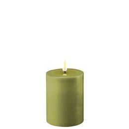 Deluxe Homeart LED Stumpenkerze Real Flame olive &Oslash;7,5 x H10cm, olive skandinavische Deko Online Shop