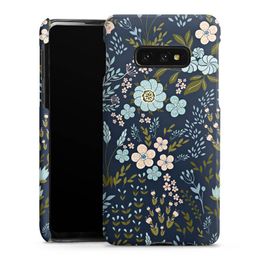 DeinDesign Galaxy S10e Handy Premium Case Smartphone Handyh&uuml;lle Schutzh&uuml;lle matt Blue Muster Flowers Premium Case